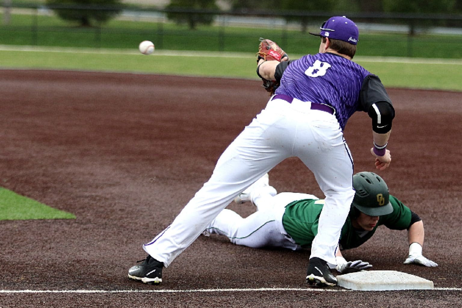 What is a 2nd Baseman Glove and What to Look For When Buying One?